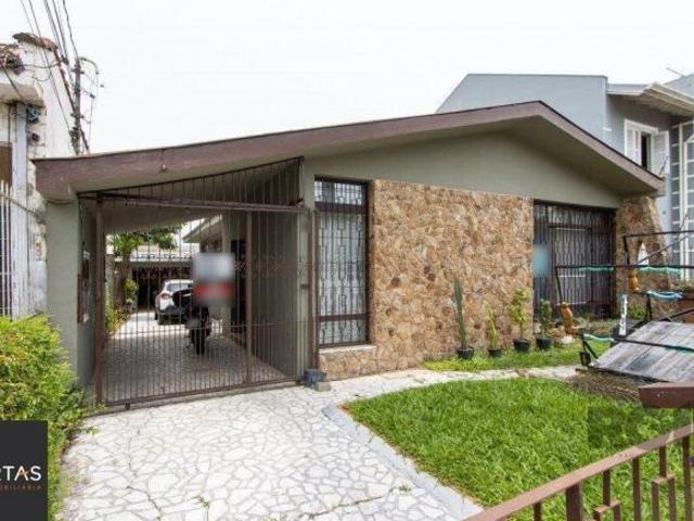 Casa térrea, 3 quartos, 2 banheiros, com pátio no Bairro Cavalhada