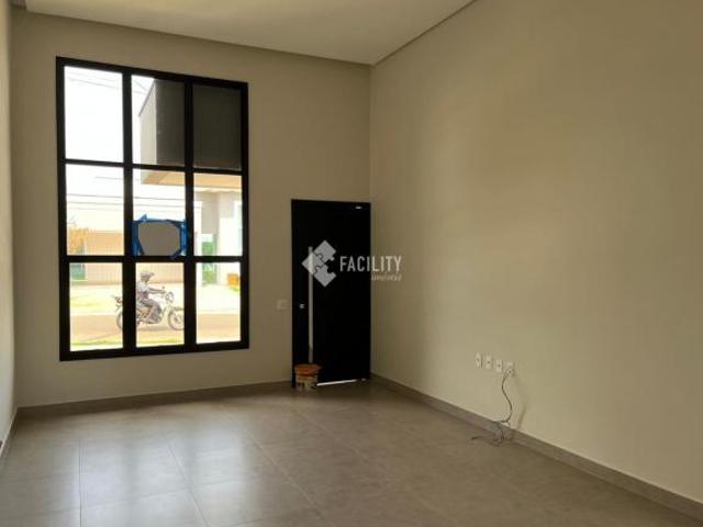 Casa térrea 3 quartos com suíte em condomínio Hortolândia