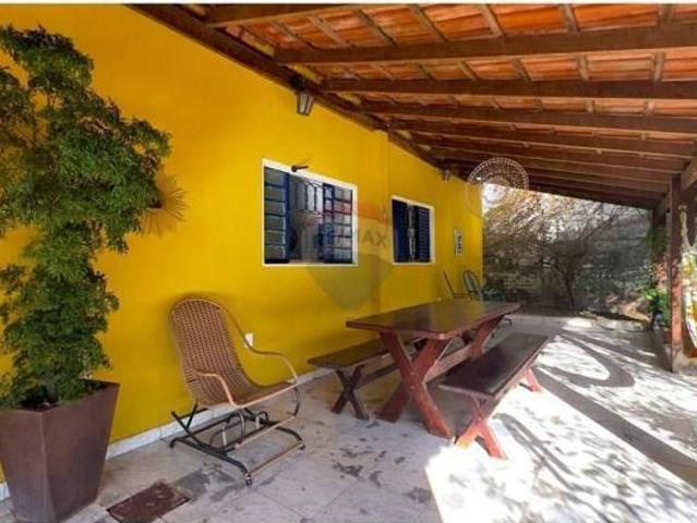 Casa térrea, 3 quartos e 1 suíte, com edícula e 4 vagas