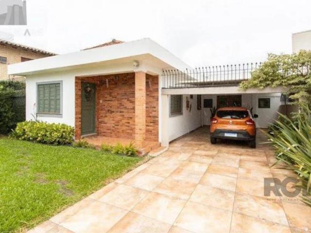 Casa térrea, 3 quartos, edícula, com 2 suites, pátio Bairro Guarujá