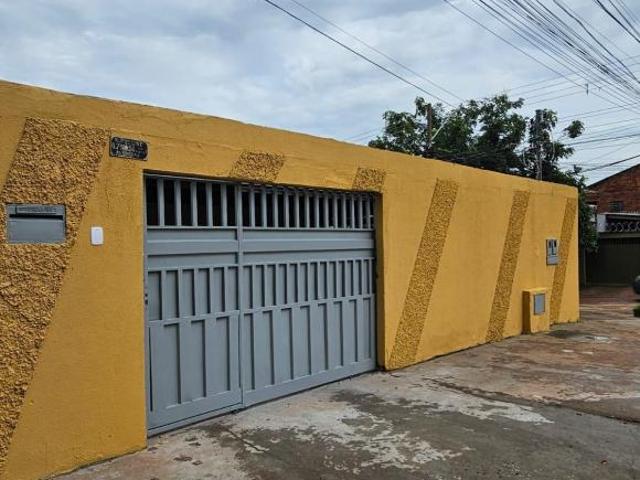 Casa térrea 3 quartos + edícula independente – amplo terreno no Jardim Europa Casa de Rua com 3 Quar