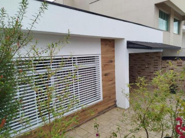 Casa ideal para idosos, térrea, 3 quartos, sendo 1 suíte