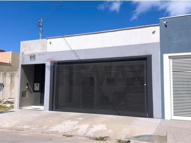 CASA TÉRREA 3 QUARTOS SUITE 2 VAGA DE GARAGEM ÓTIMA LOCALIZAÇÃO