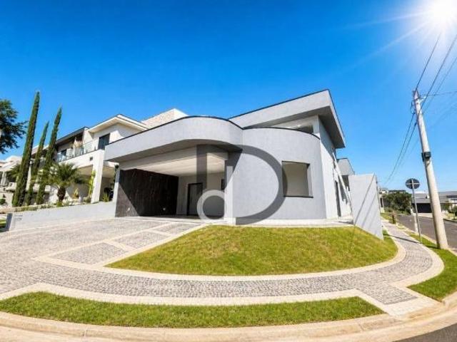 Casa térrea, 3 quartos suítes, em Valinhos/SP