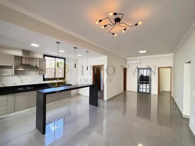 Casa Térrea, 3 Quartos Suítes, 200 m², Vila do Golf