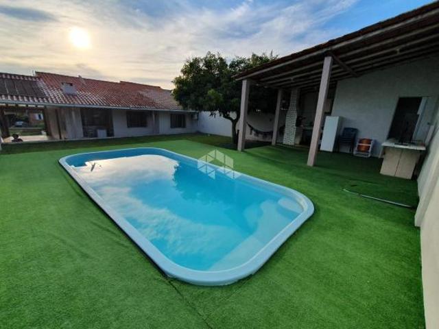 Casa térrea 3 quartos pátio com piscina