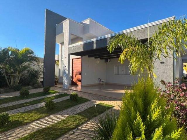 CASA TÉRREA, 3 SUÍTES ARMARIOS PLANEJADOS BOILER PISCINA ACEITA FINANCIAMENTO E FGTS