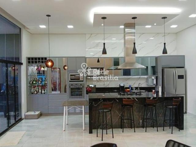 CASA TÉRREA 3 SUÍTES COM SUÍTE MASTER PRONTA PARA HIDROMASSAGEM REFORMADA À VENDA ARNIQUEIRAS