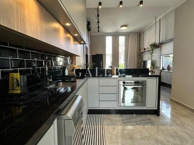 CASA TÉRREA, 3 SUÍTES, CONDOMÍNIO COM INFRAESTRUTURA COMPLETA, PORTARIA 24 HORAS