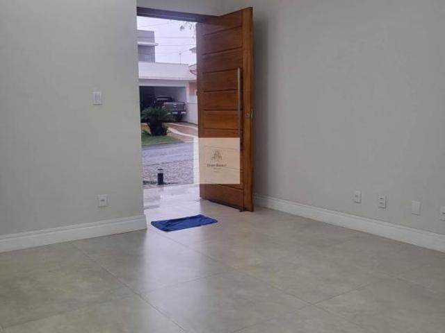 Casa térrea, 3 suítes, no Condomínio Granja Olga II