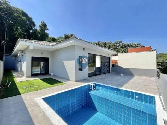 CASA Térrea, 3 Suítes, piscina e elevador na garagem Shop. Granja Viana