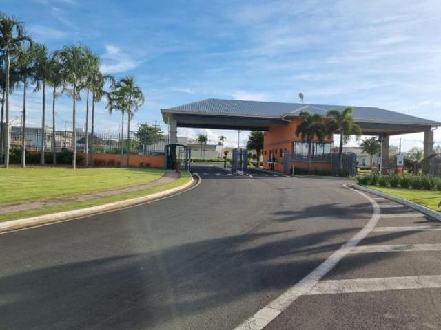 Casa Térrea 3 Suítes, Sala, Cozinha, 2 Vagas Cobertas, Piscina Aquecida, Planejados, Lavabo, Chuveir