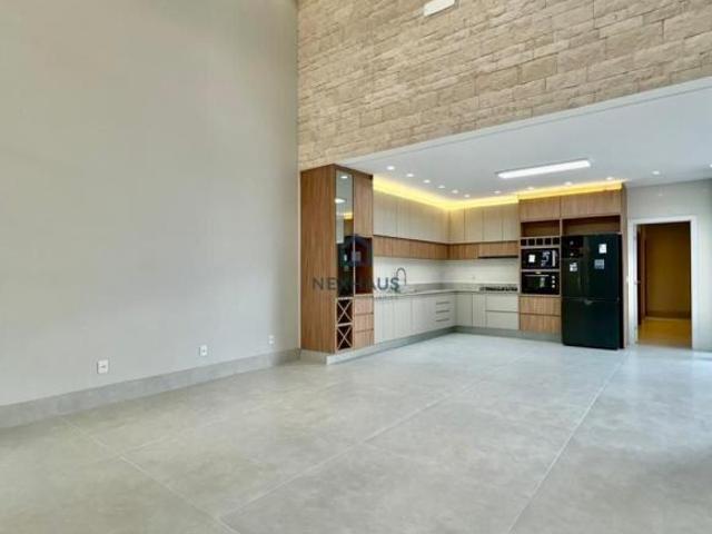 Casa Terrea, 3 suites, sem vizinho nos fundos