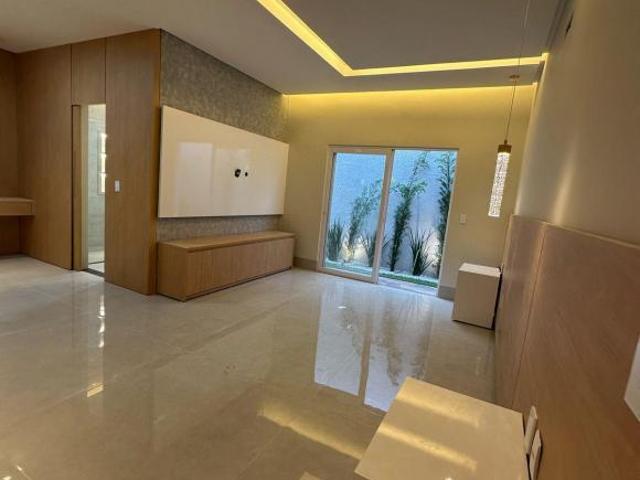 Casa Térrea 3 suítes+oficce piscina Casa de Rua com 4 Quarto s por R$ 1850000.00 no setor Jardim E