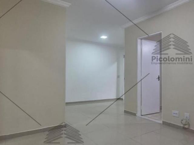 Casa Térrea Tatuapé com 3 quartos e 2 suítes, sala ampla, cozinha, 2 vagas de garagem. Quintal com C