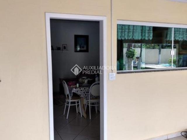 Casa térrea terreno de 1000m 2, piscina, churrasqueira, pomar, poço artesiano PERUIBE