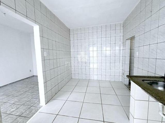 Casa Térrea, terreno 6,20x20 com 1 quarto, 1 vaga e quintal frontal amplo na Penha
