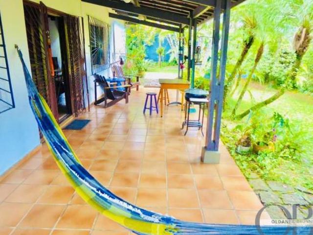 CASA TÉRREA TOTAL DE 1.070M² COM 4 DORMITÓRIOS NO PEREQUE MIRIM