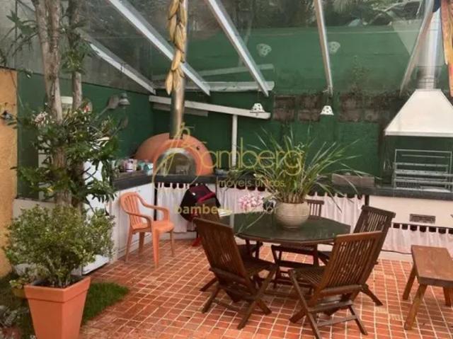 Casa térrea, três suites, 4 vagas, terreno plano, cozinha americana no Alto da Boa Vista