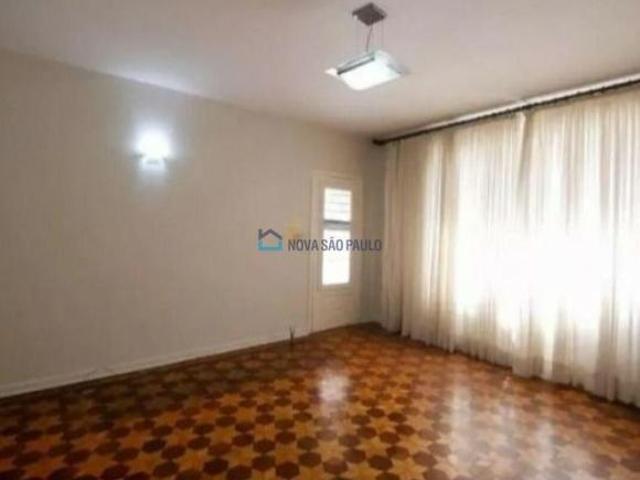 Casa Térrea à venda muito espaçosa em bairro arborizado a 5 minutos do metrô Vil