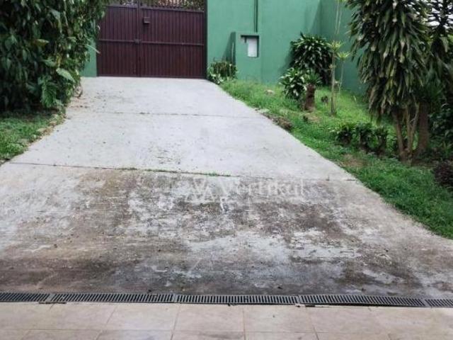 Casa térrea à venda na Granja Viana