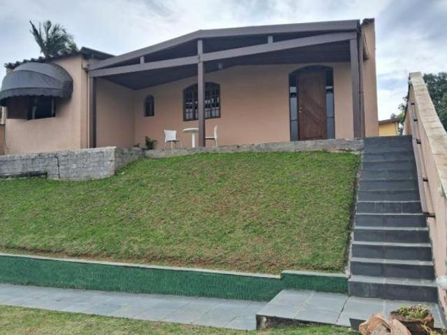 Casa térrea a venda na Granja Viana. Excelente localização!