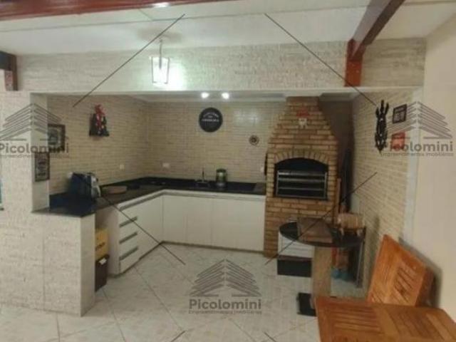 Casa Térrea à venda na Penha, com 3 quartos, 1 suíte com hidro, sala ampla, 3 banheiros, quintal com