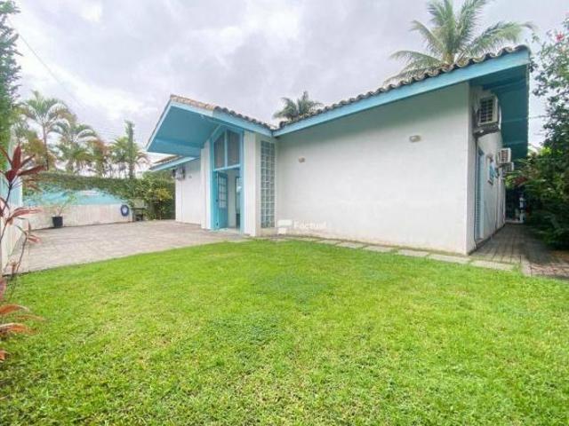 Casa térrea à venda na Praia de Pernambuco Guarujá/SP