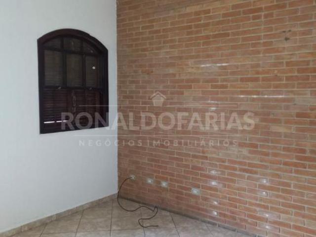 CASA TÉRREA À VENDA NA REGIÃO DA CIDADE DUTRA COM 3 DORMITÓRIOS