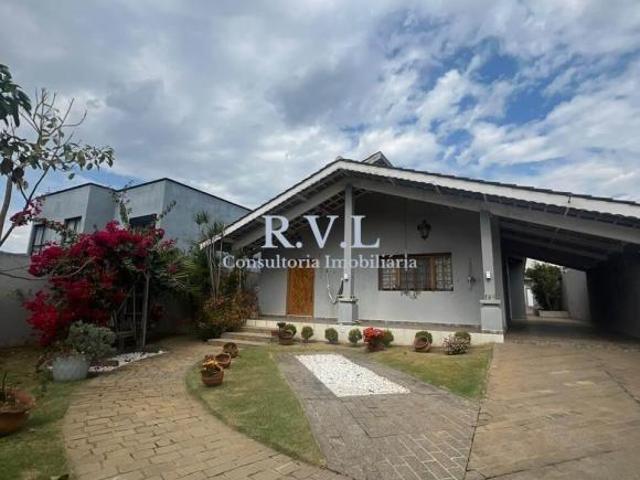 Casa térrea à venda na Vila Giglio em Atibaia SP: 3 suítes, 2 salas, 4 banheiros, 4 vagas de garagem