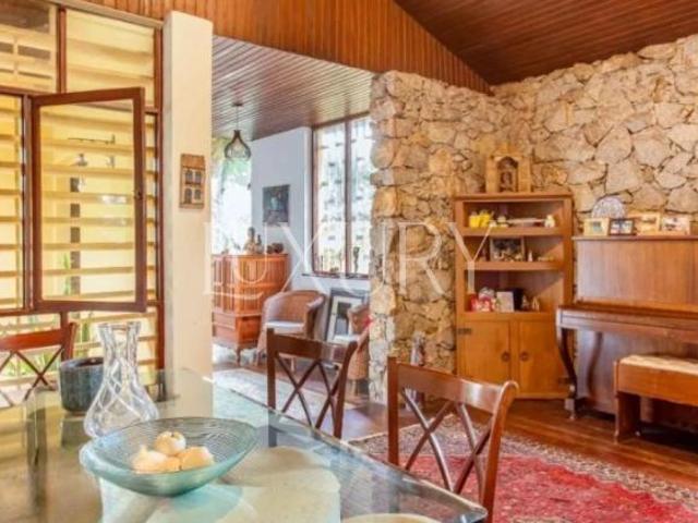Casa Térrea a Venda na Vila Madalena Charmosa e Estilosa – 445m² de Terreno e 200m² de Construção
