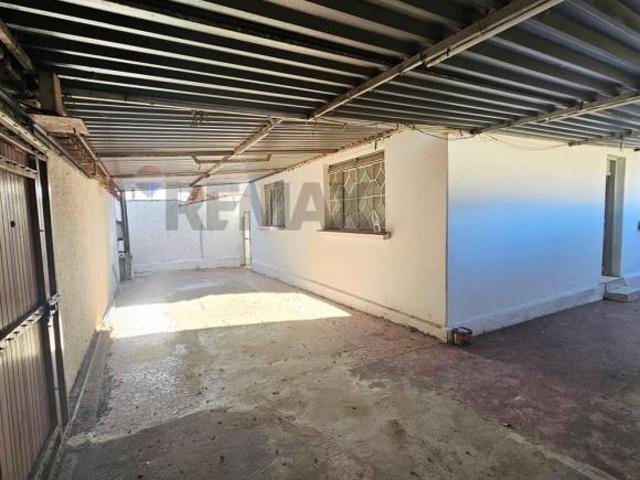 Casa térrea à venda na Vila Santana, em localização estratégica, ideal tanto para moradia quanto par