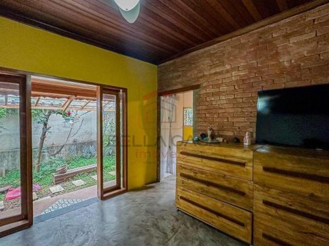 Casa Térrea à Venda na Vila Prudente: 2 Suítes, Quintal e Vaga Perto do Metrô!