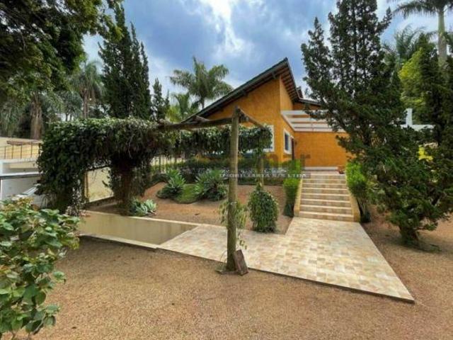CASA TÉRREA A VENDA NO MIOLO DA GRANJA VIANA