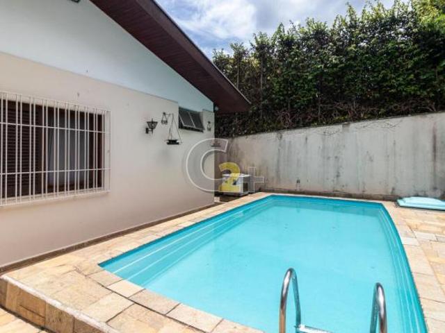Casa térrea à venda no Alto de Pinheiros com 277m², 3 quartos, 1 suíte e 4 vagas