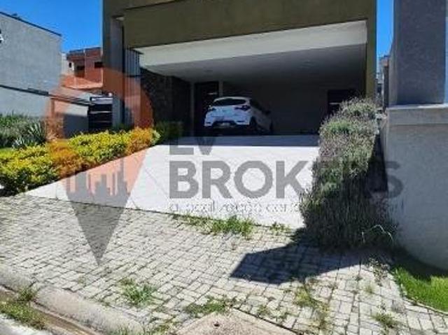 Casa térrea à venda no Aruã Brisas em Mogi das Cruzes | 3 suítes, piscina e terreno de 350 m²