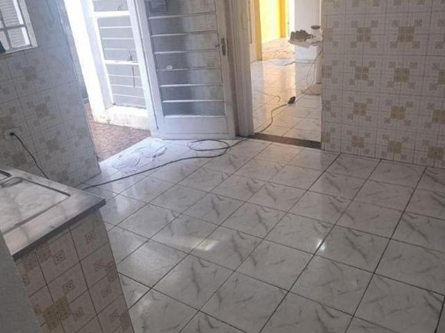 Casa térrea a venda no bairro Vila Santana em Sorocaba