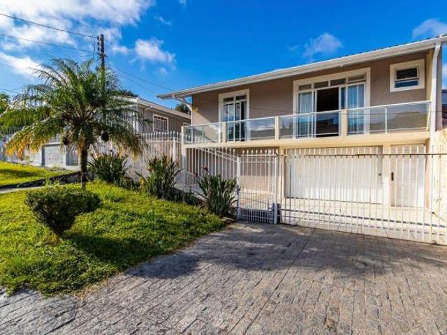 Casa Térrea à Venda no Bairro Alto, Curitiba | 4 Quartos, 2 Suítes, Quintal, Churrasqueira e 3 Vagas
