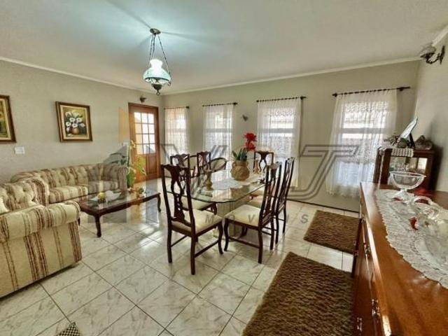 Casa térrea à venda no bairro Jardim Itália em Vinhedo SP