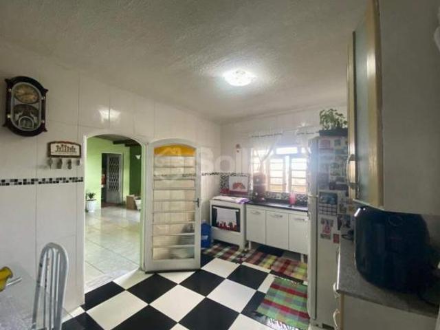 Casa térrea à venda no bairro Jardim Santo Antonio em Valinhos interior de São Paulo