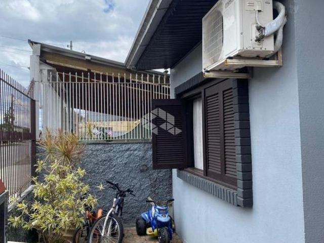 Casa térrea à venda no bairro São Victor Cohab em Caxias do Sul