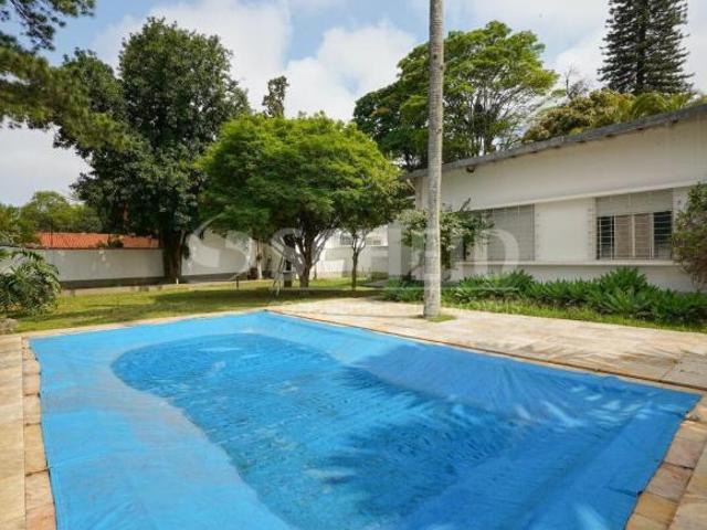 Casa Térrea à venda no Brooklin Terreno amplo de 1.500m²