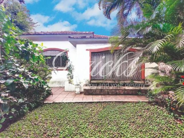 Casa térrea a venda no Campo Belo com 350m² construídos e 630m² de terreno 5 vagas e piscina
