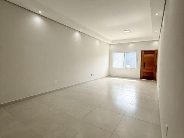 Casa térrea à venda no Central Park | 03 suítes, quintal amplo e ótima localização. Valor 950.000,00