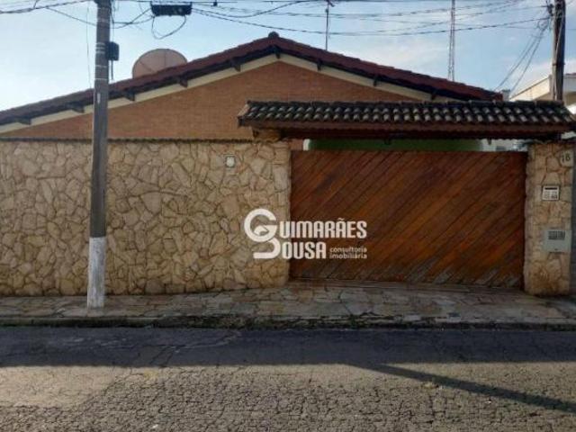 Casa Térrea à Venda no Centro – Versatilidade e Excelente Localização