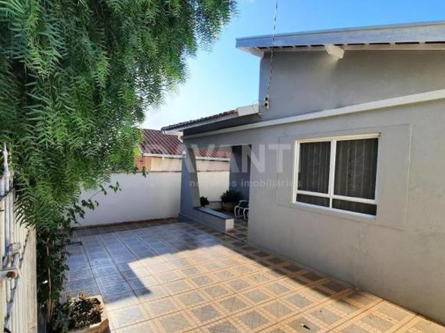 Casa térrea à venda no Centro da Cidade de Vinhedo SP