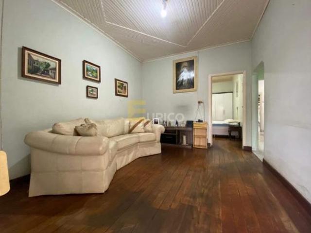 Casa térrea à venda no Centro de Vinhedo