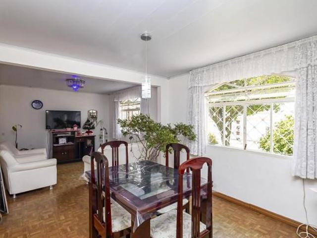 Casa Térrea à Venda no CIC