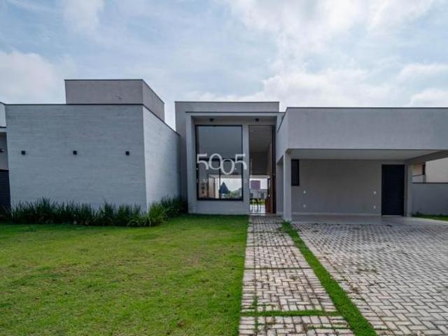 Casa térrea à venda no Condomínio Campos de Santo Antônio II com 319,59 e 4 suítes