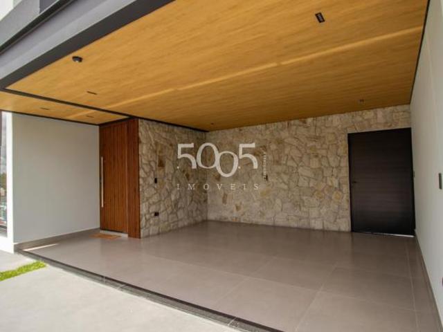 Casa térrea à venda no Condomínio Central Parque em Salto, com 174 m² e 3 suítes